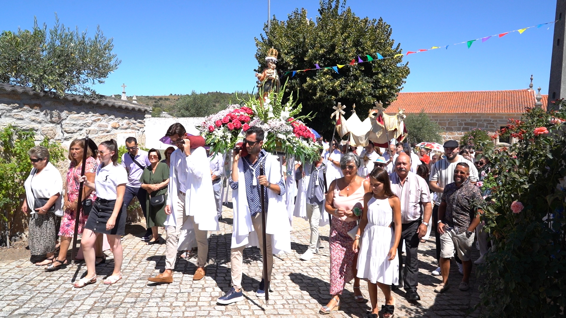 Procissão de Santa Comba revitaliza Vila Nova de Foz Côa - LusoPRESS.tv